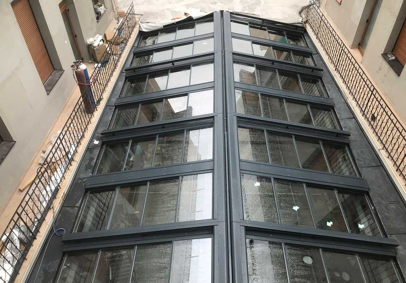 Retractable Glass Roof Systems UK | Motorised Glass Roof pergolas ...
