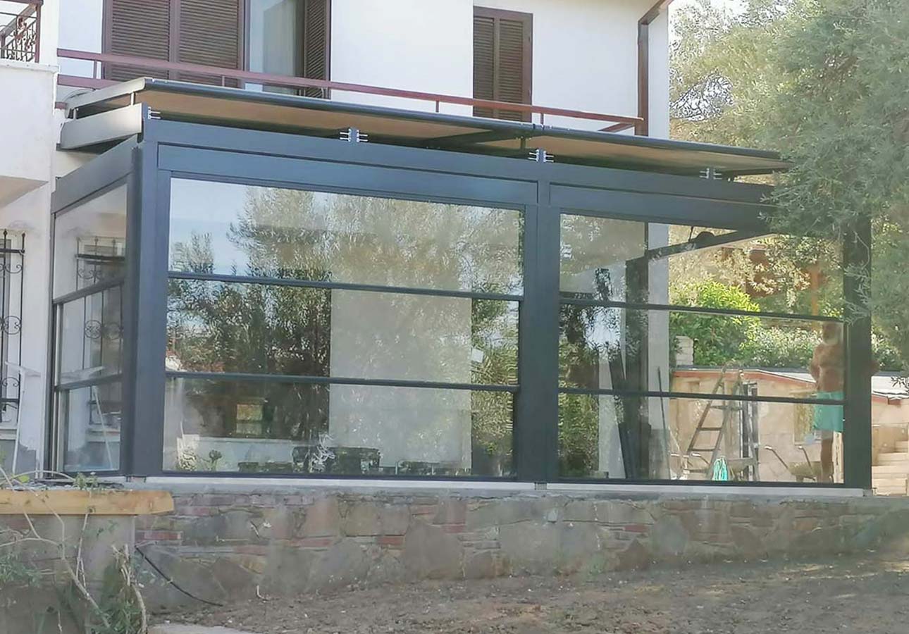 Guillotine Glazing System UK | Vertical Sliding Glass | Veraforza